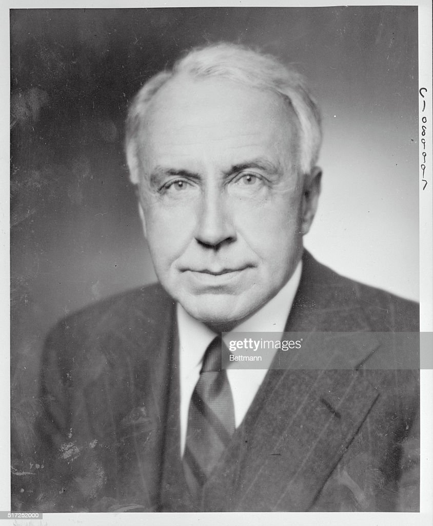 Raymond B. Fosdick, administrador público e autor, foi o primeiro ...