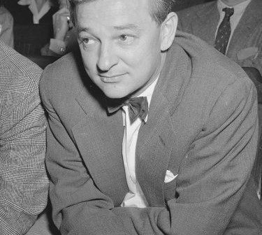 Adrian Scott, foi um roteirista-produtor de cinema, produziu filmes ...