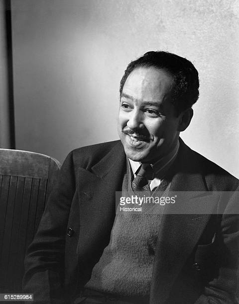 Langston Hughes, famoso escritor de romances, histórias, poemas e peças ...