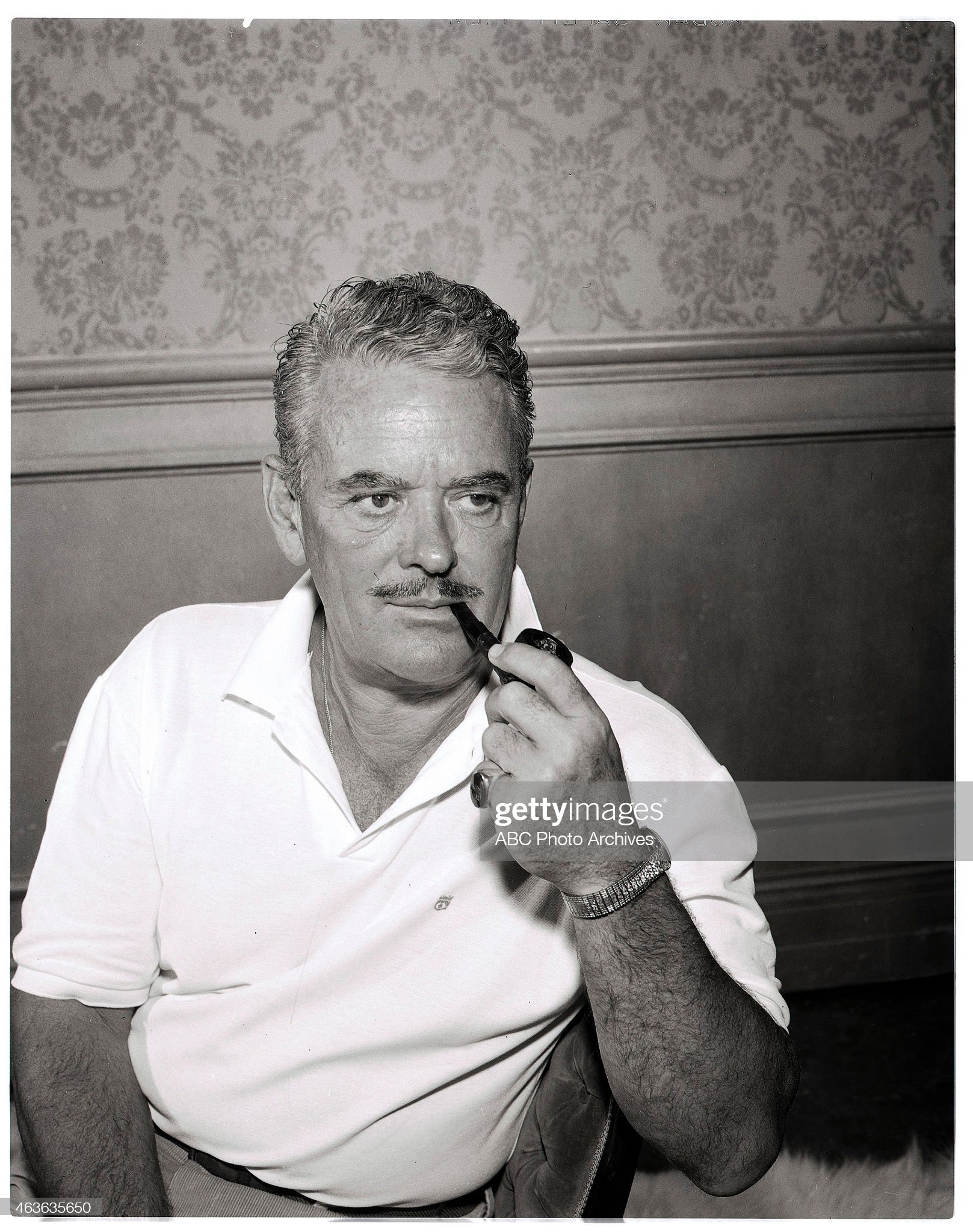 Jerry Hopper, dirigiu filmes para a Paramount e Universal Studios que ...