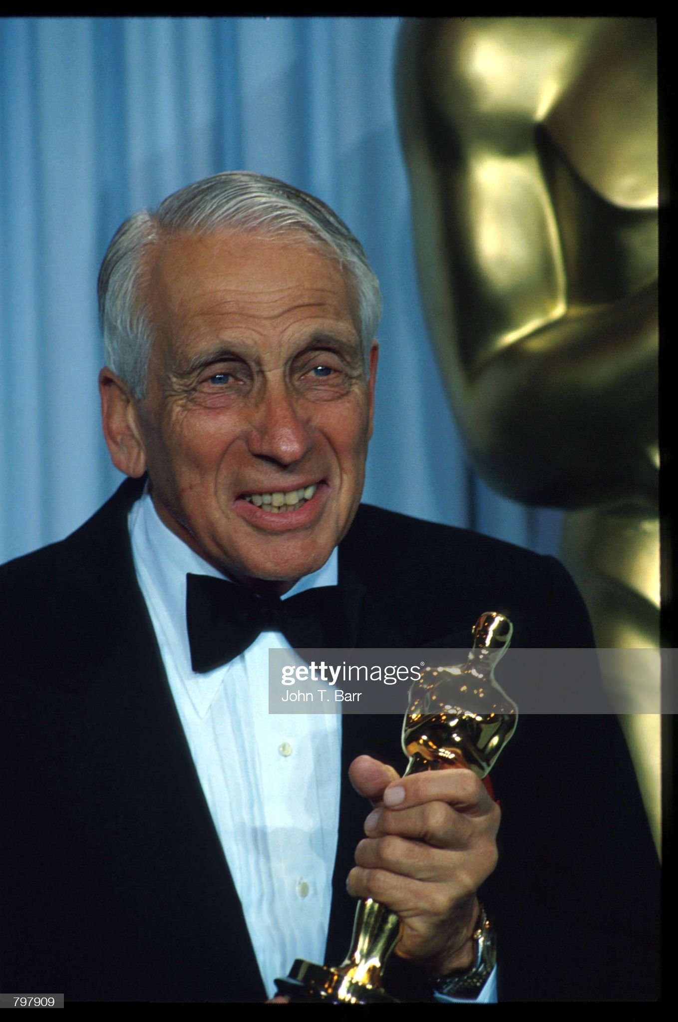 Howard W. Koch, produtor-diretor, foi responsável por séries de TV de ...