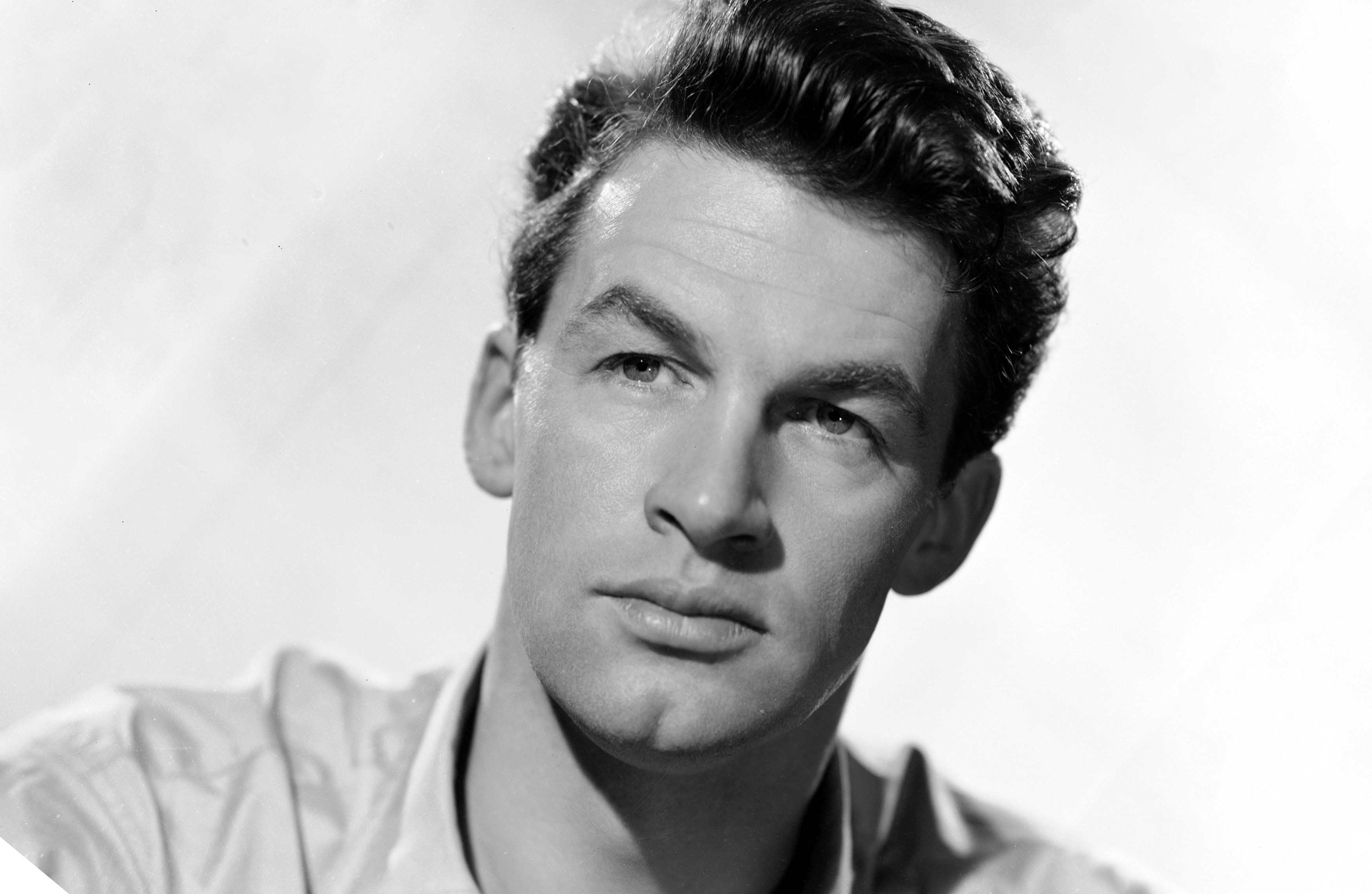 Bill Travers, ator que interpretou o homem mais alto e mais forte das ...