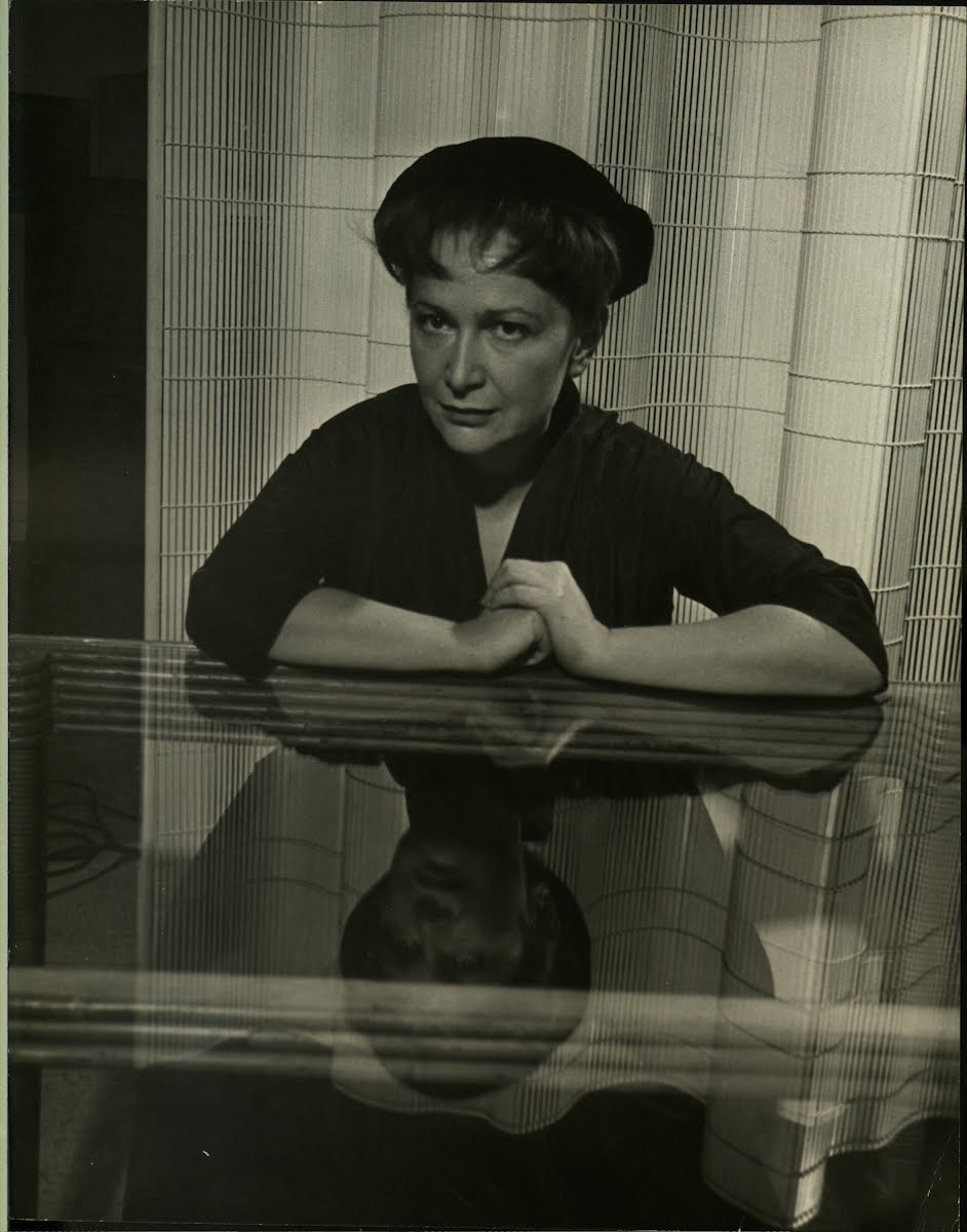 Hedda Sterne, foi uma artista de muitos estilos e altamente original ...