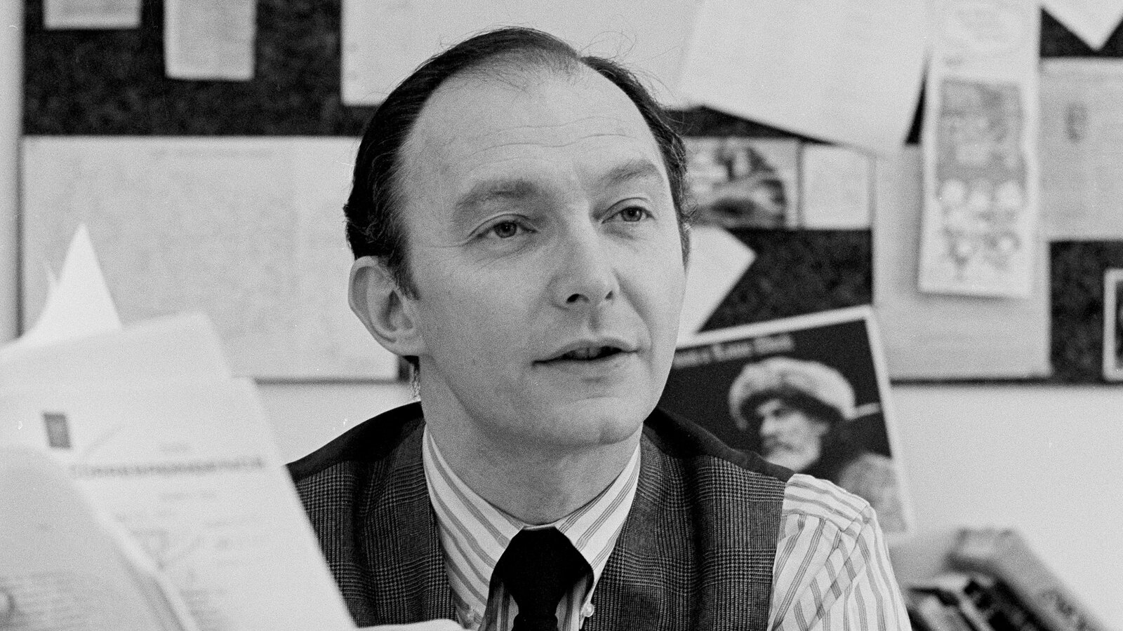 Richard Wald, era um antigo executivo de jornal e televisão que foi ...