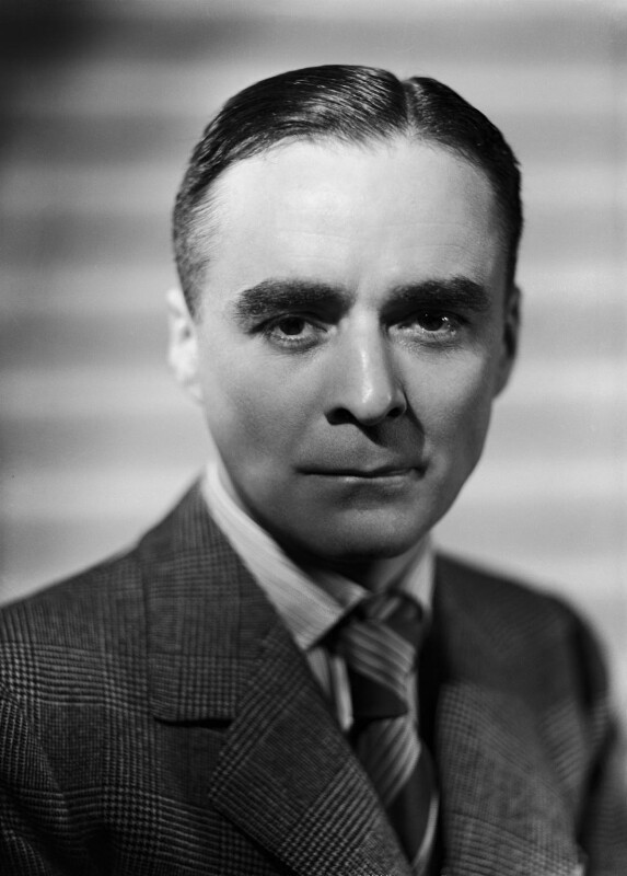 Richard Llewellyn, dramaturgo e autor cujo primeiro romance de 1939 ...