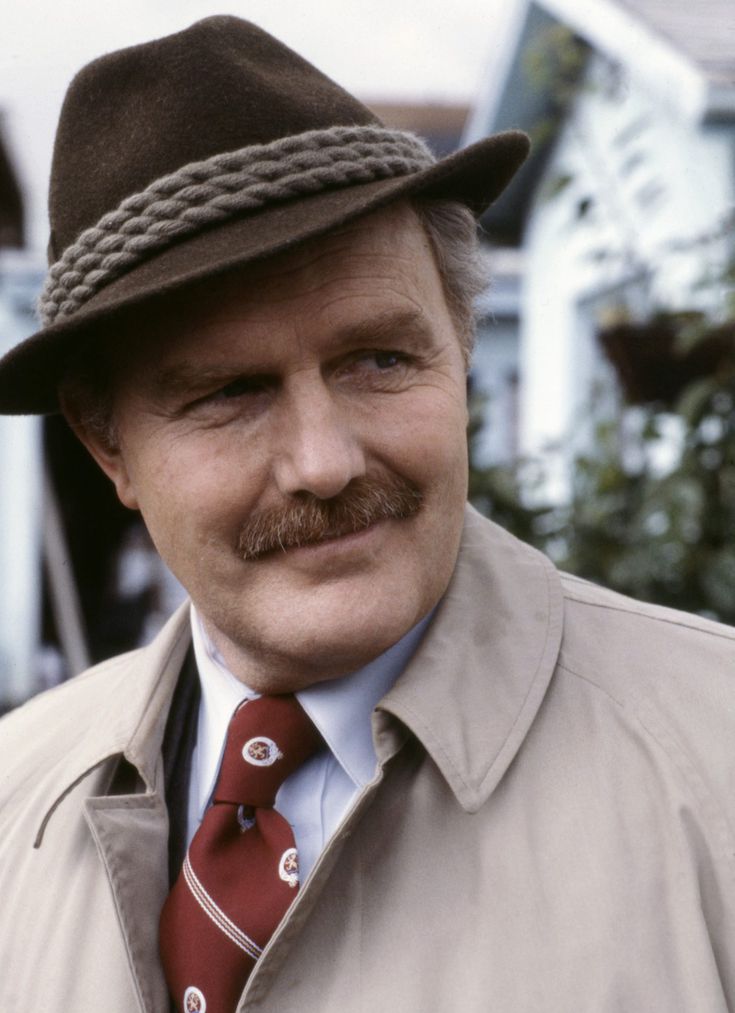 Richard Roat, ator de ‘Friends’ e ‘Seinfeld’, iniciou sua carreira na ...