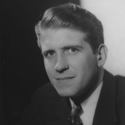 Robert Porterfield, fundador e diretor do Barter Theater, apareceu em ...