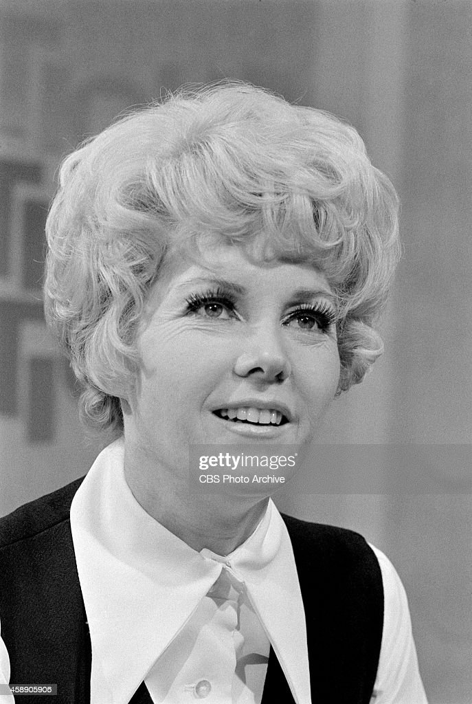 Whitney Blake, atriz versátil que interpretou a dona-de-casa da ...