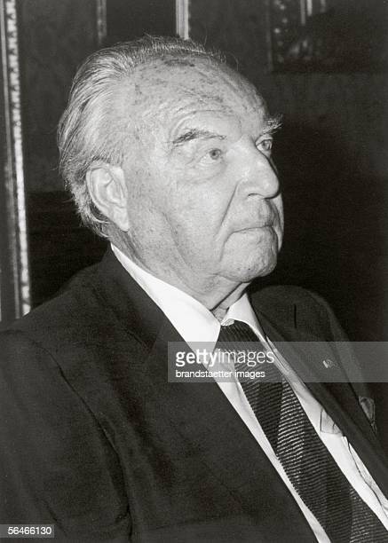 Ernst Krenek, compositor cujas obras tocaram quase todos os estilos de ...