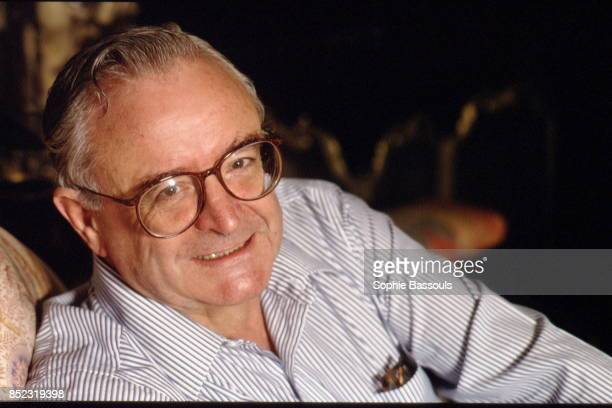 Larry Collins, jornalista e autor, cujos livros mais vendidos incluem ...