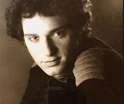 Paul Jabara, compositor, cantor e ator que ganhou um Oscar em 1979 por ...