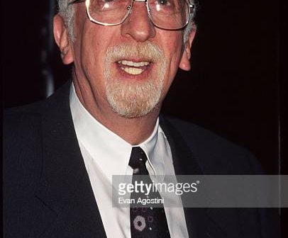 Tony Jay, foi um dublador que era mais lembrado por interpretar o ...