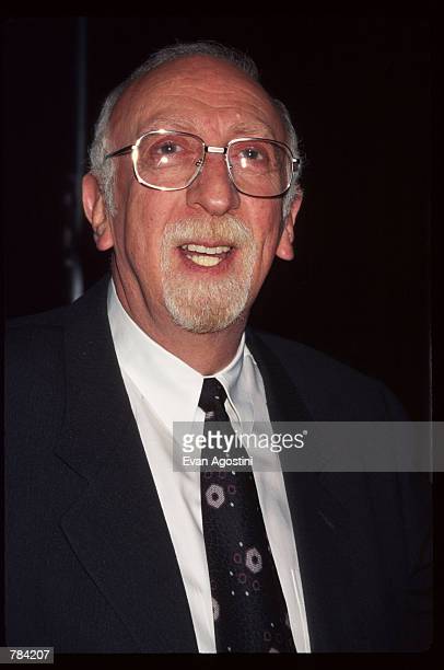 Tony Jay, foi um dublador que era mais lembrado por interpretar o ...