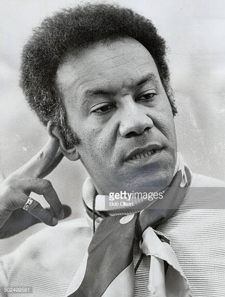 Raymond St. Jacques, ator conhecido por seus papéis em filmes como ...