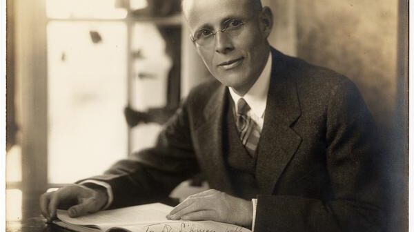 Walter Clement Alvarez, foi um especialista médico aposentado da Mayo ...