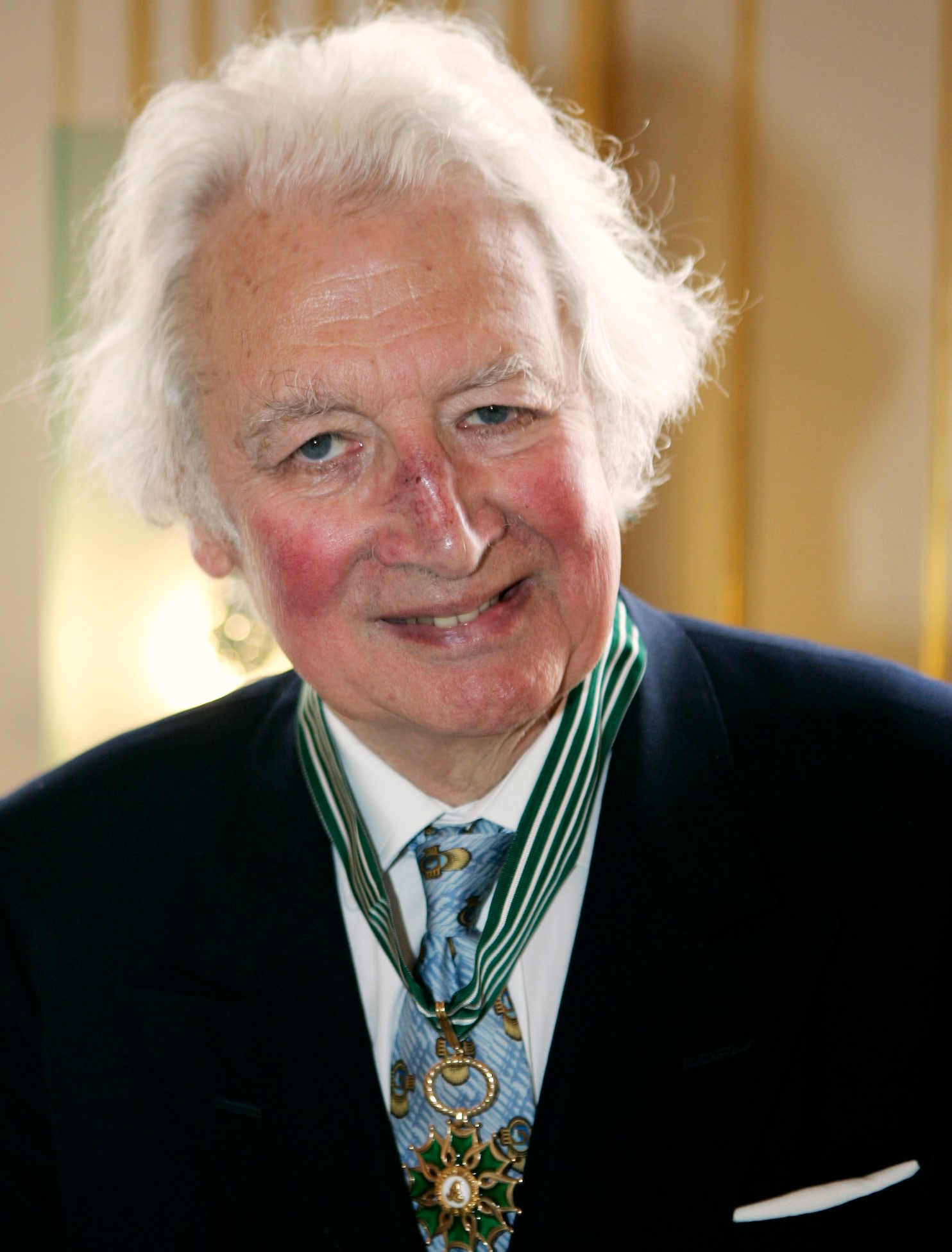 Hugh Thomas, foi um historiador que escreveu relatos abrangentes de ...