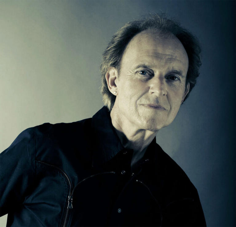 Gary Wright, cantor, músico e compositor americano de hits como “Dream ...