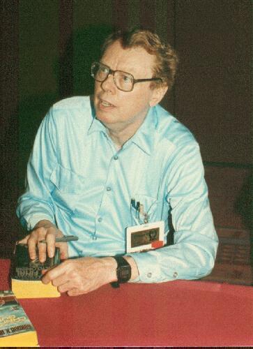 Gordon R. Dickson, autor de ficção científica mais conhecido por seus ...