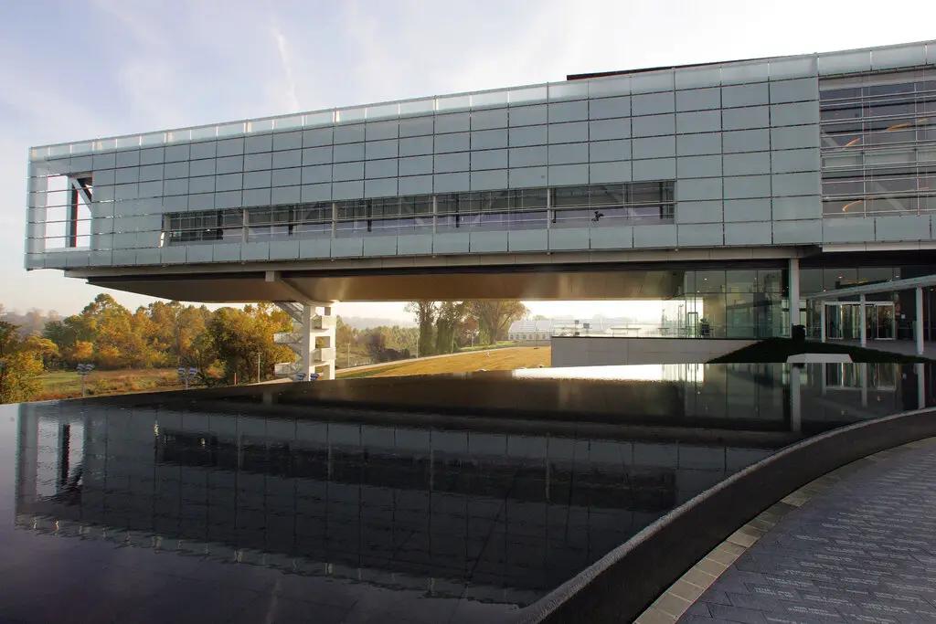 James Stewart Polshek, arquiteto que ao longo de uma carreira de quase ...