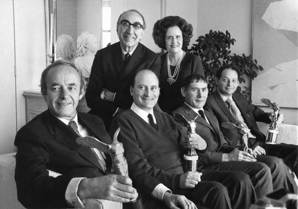 Sydney Brenner, foi um biólogo que ajudou a determinar a natureza do ...