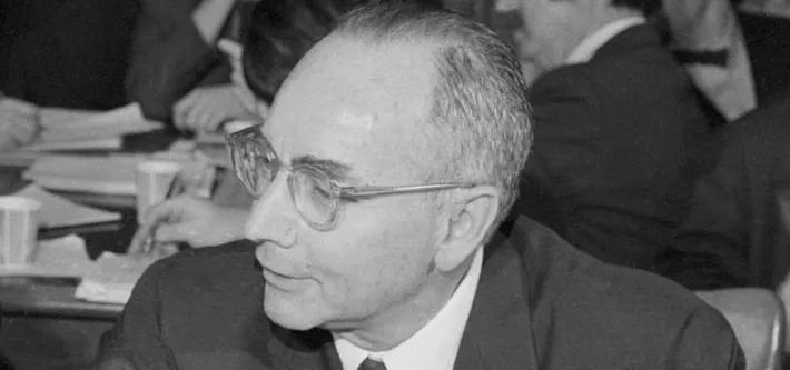 Harold Geneen, foi um executivo visto por muitos como o arquiteto do ...