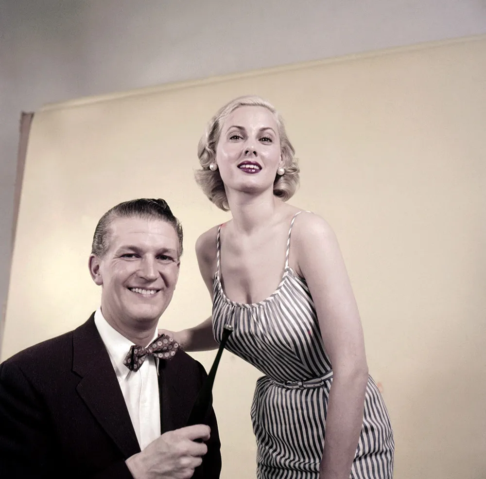 Roxanne, glamorosa modelo e atriz que ajudou o apresentador Bud Collyer ...