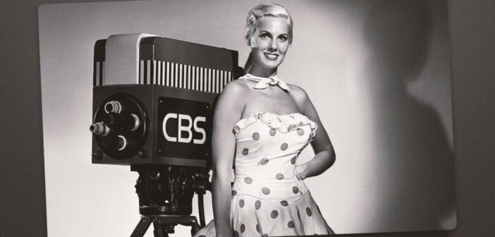 Roxanne, glamorosa modelo e atriz que ajudou o apresentador Bud Collyer ...