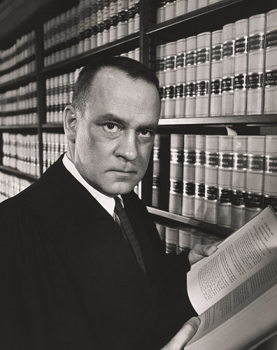 Potter Stewart, juiz aposentado da Suprema Corte, um judicial moderado ...