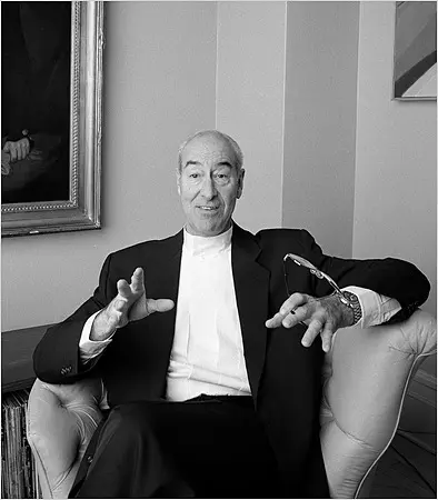 Thomas Hoving, foi um caçador de tesouros cujo mandato como diretor do ...