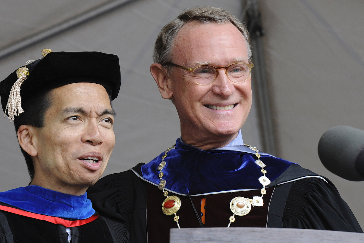 Roger Mandle, foi uma figura proeminente no mundo dos museus, que ...