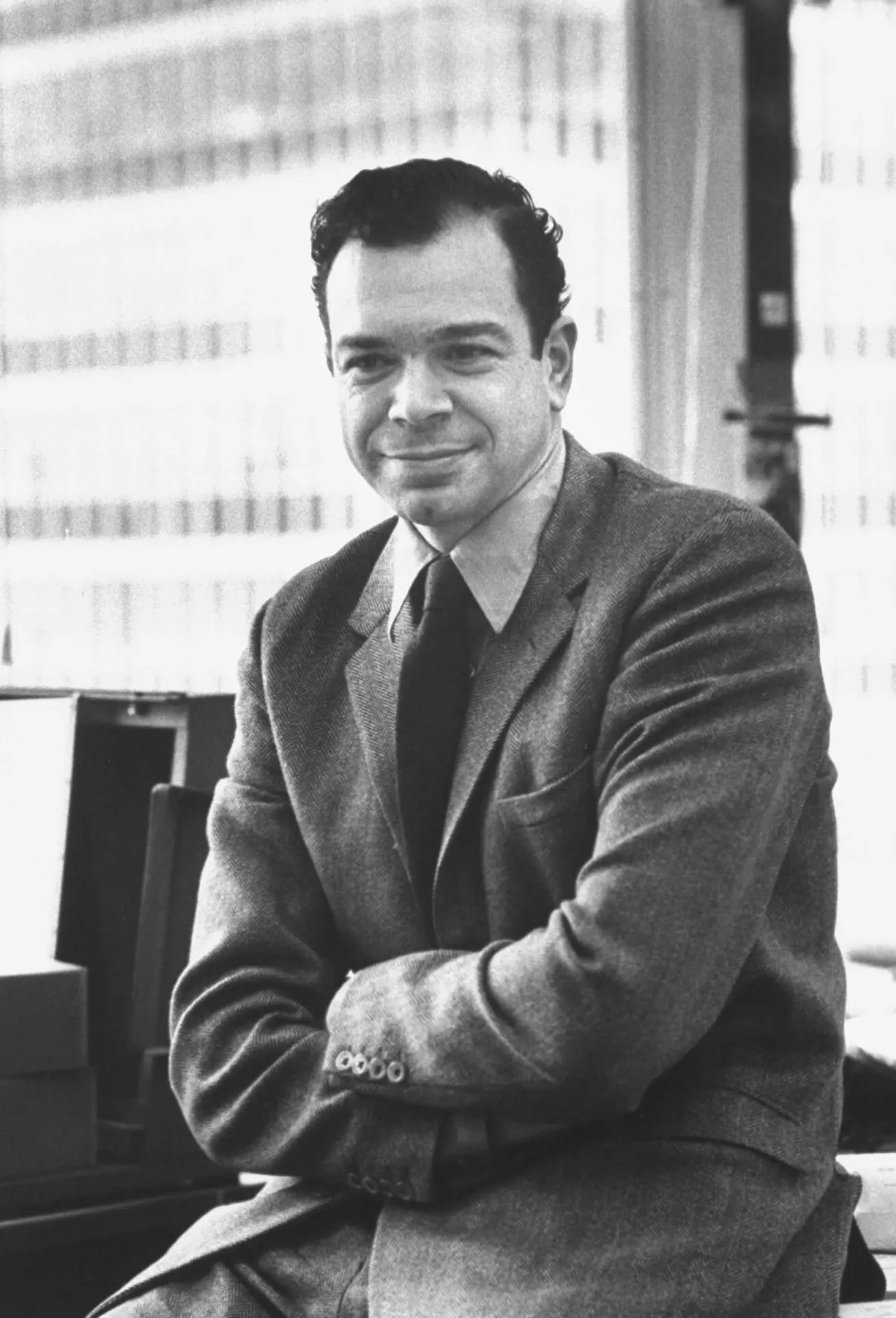 Ted Morgan, foi um jornalista ganhador do Prêmio Pulitzer e autor ...