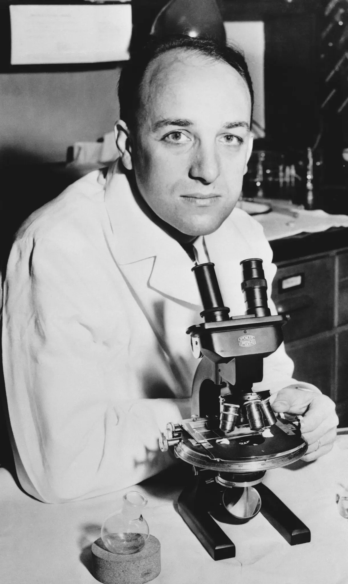 Roger Guillemin, foi um neurocientista que foi um co-descobridor dos ...