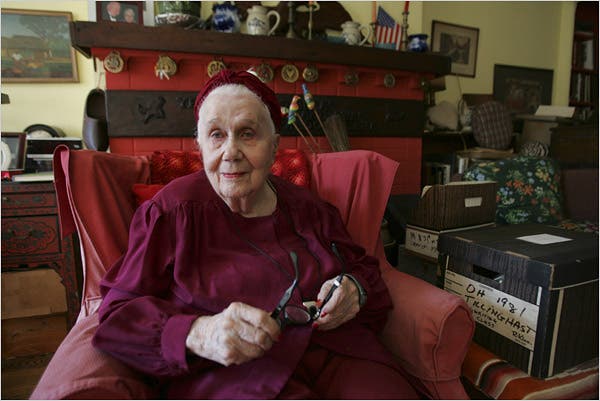 Edith Evans Asbury, foi uma repórter premiada do The New York Times que ...