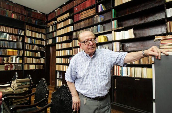 Evanildo Bechara, foi um dos maiores gramáticos do Brasil e membro da ...