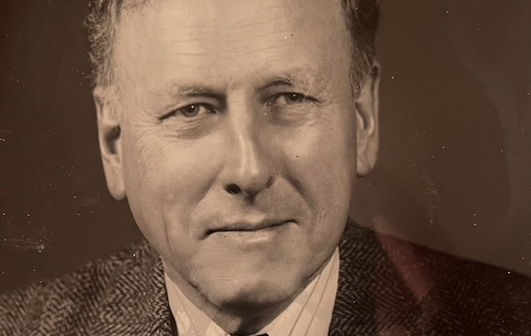 Loren Graham, foi um professor emérito de história da ciência que atuou ...