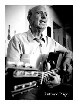 Antonio Rago, integrou o conjunto regional de Armandinho Neves, na ...