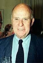 Jean Rouch, etnólogo e cineasta francês, pioneiro do cinema documental ...