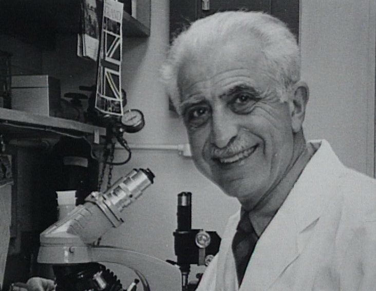 Gregory Pincus, biólogo americano desenvolve uma droga que impede a ...