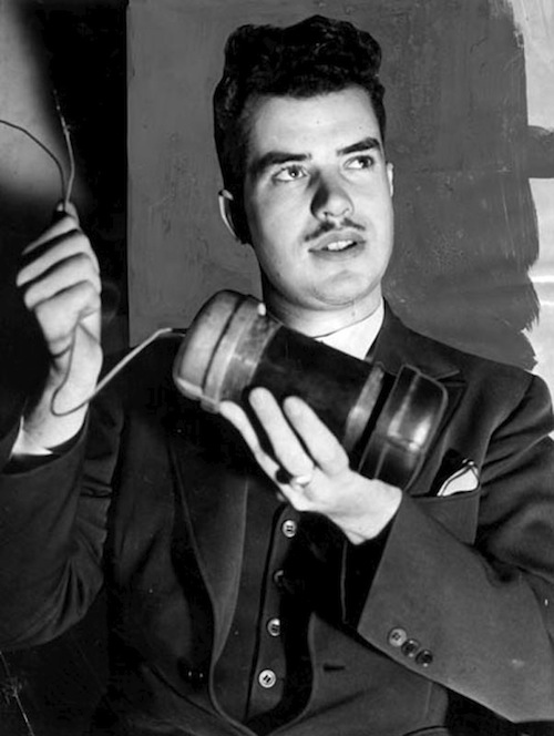 Jack Parsons, desenvolveu um combustível de foguetes que orientou os ...