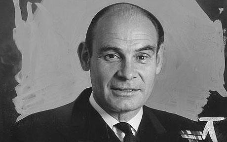 Lord Terence Lewin, ex-chefe da Marinha e do Estado-Maior de Defesa do ...