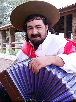 Haunã Taraguy Pereira Souza, cantor e músico conhecido no folclore ...